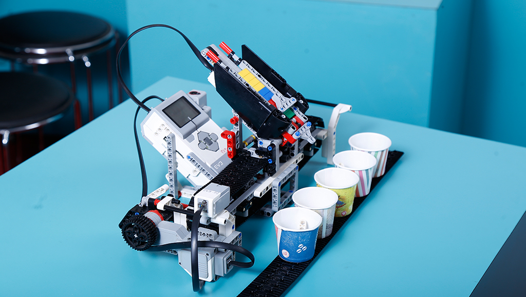 Robotiics Centre - Combinationof Education & Fun